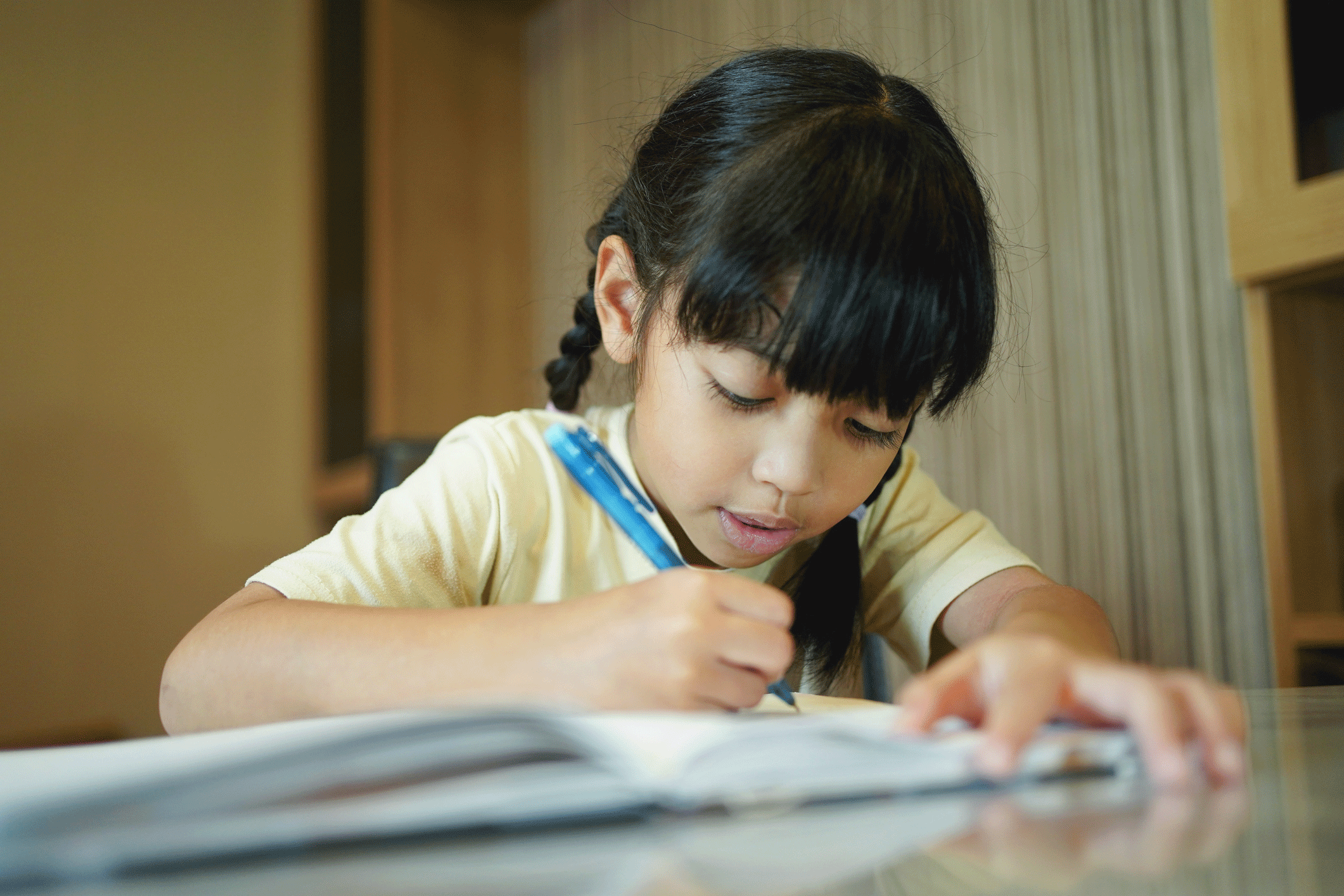 Encourage Your Child to Take Notes by Hand | YourCareEverywhere